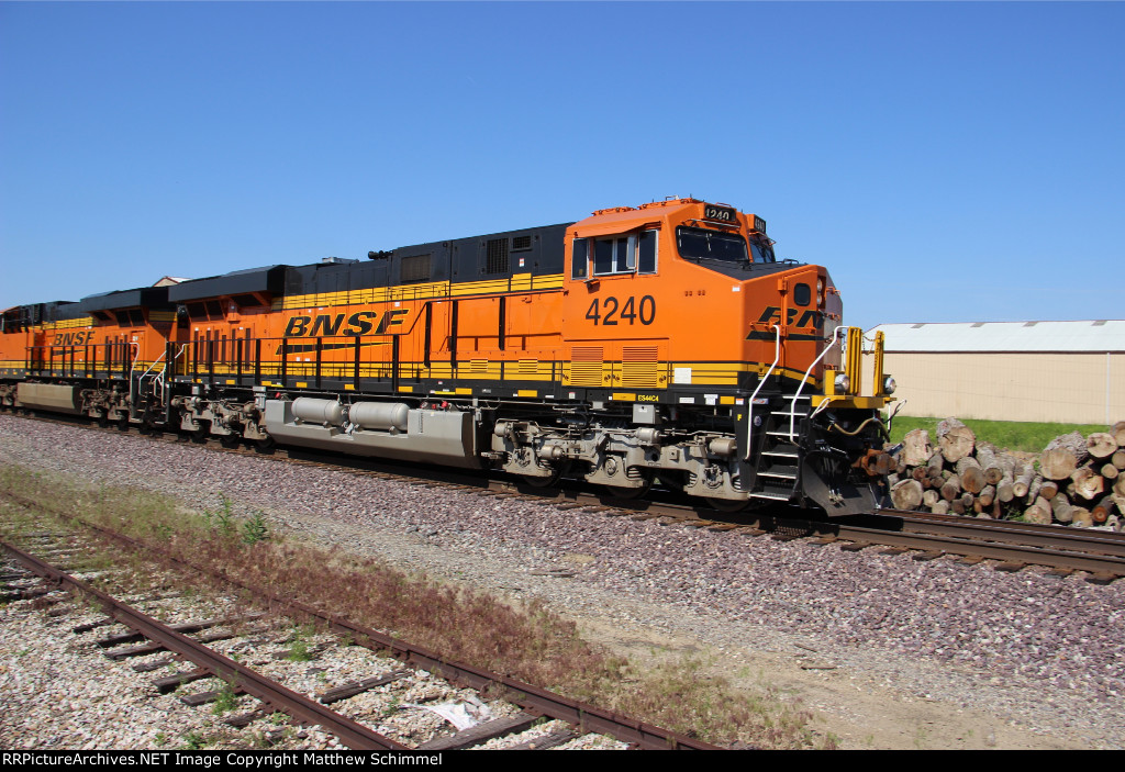 BNSF 4240